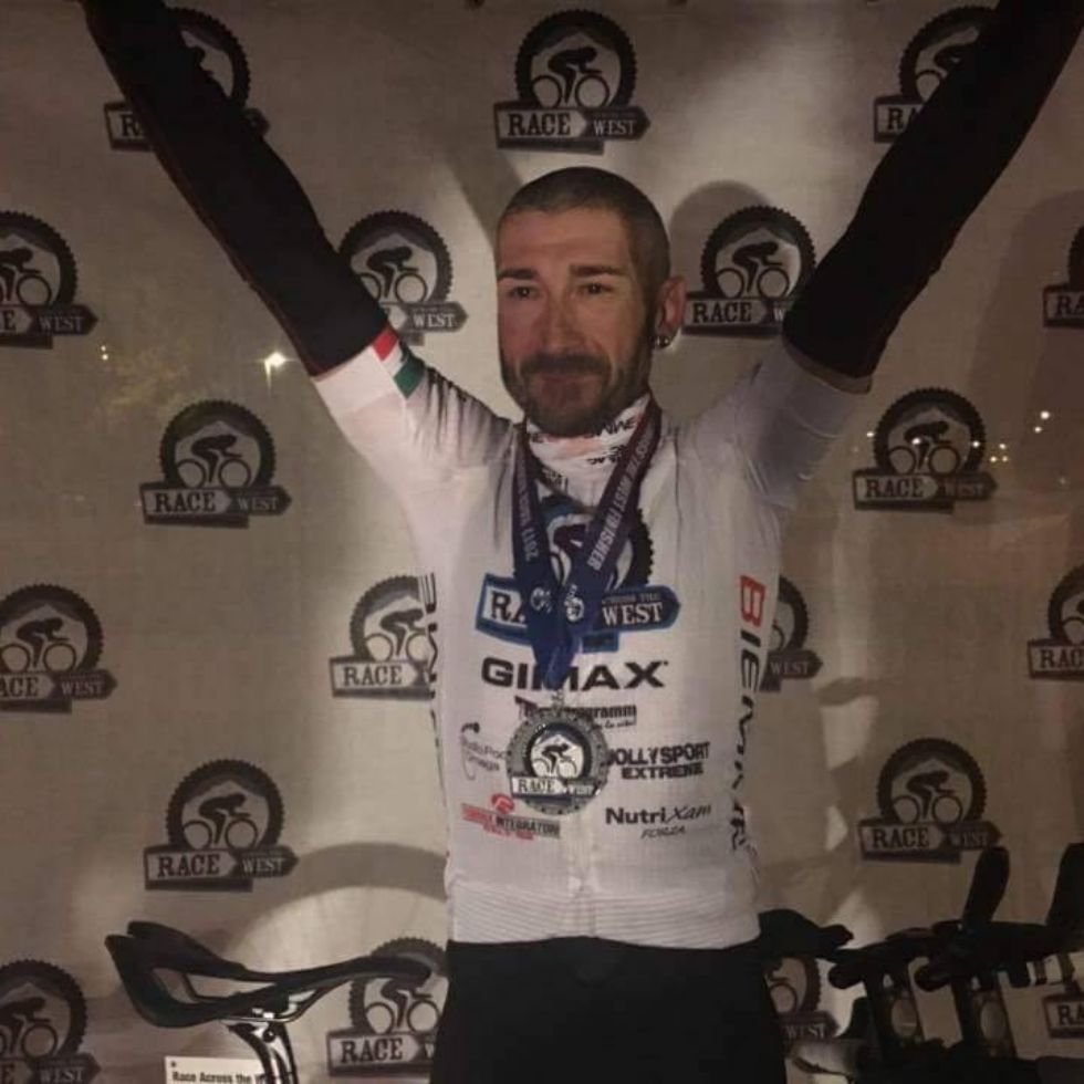 Il moncalierese Marcello Luca vince la corsa in bici americana estrema