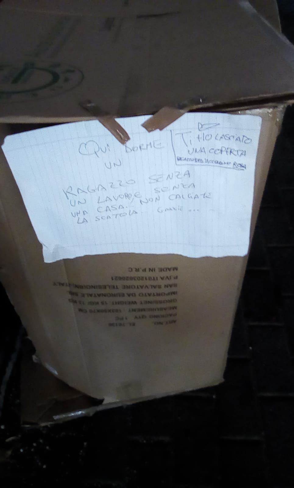 MONCALIERI - Senza casa si costruisce un giaciglio nel sottopasso di ...