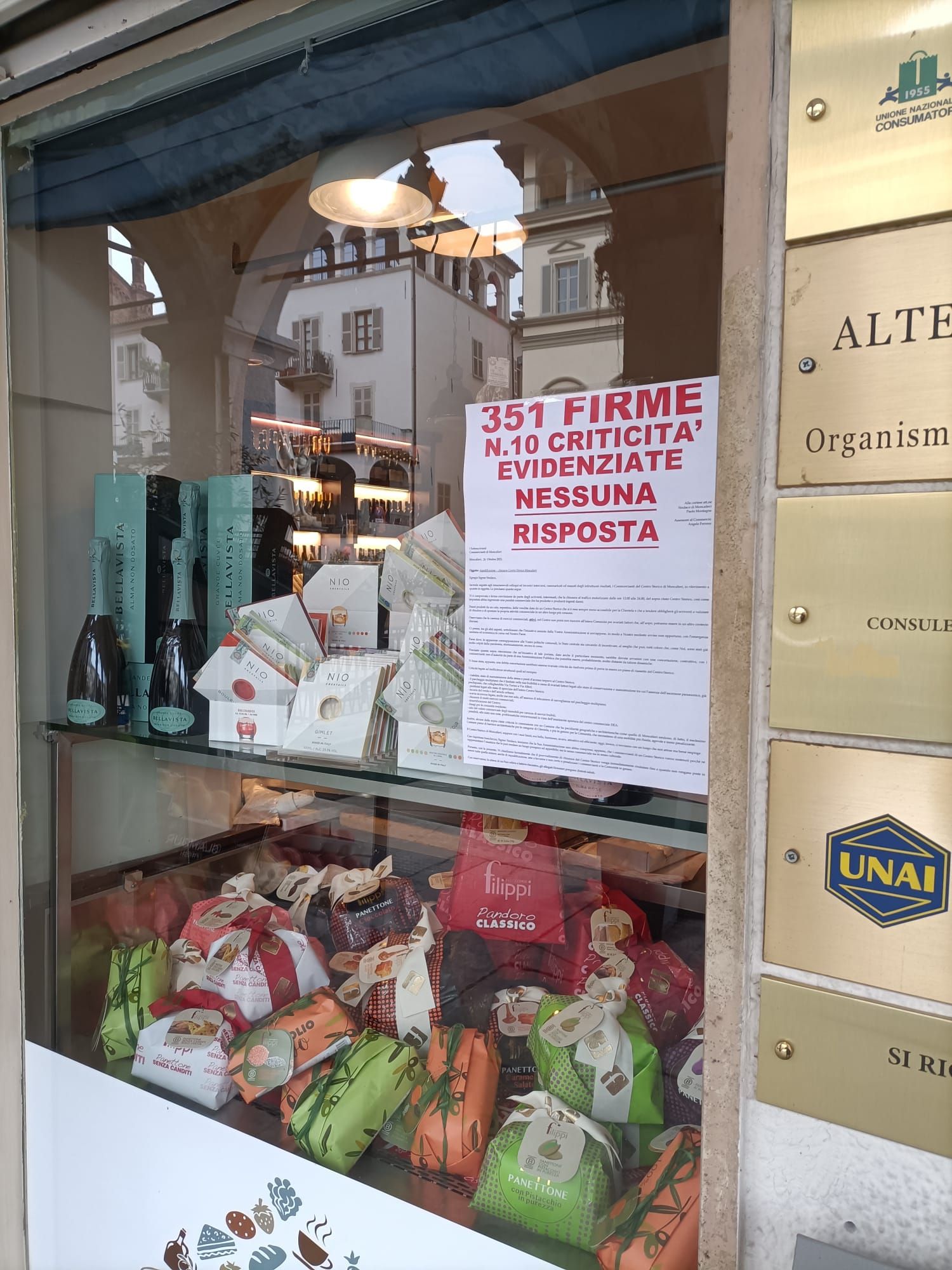MONCALIERI - Nuova protesta dei negozianti del centro per l'isola pedonale MONCALIERI - Nuova protesta dei negozianti del centro per l'isola pedonale
