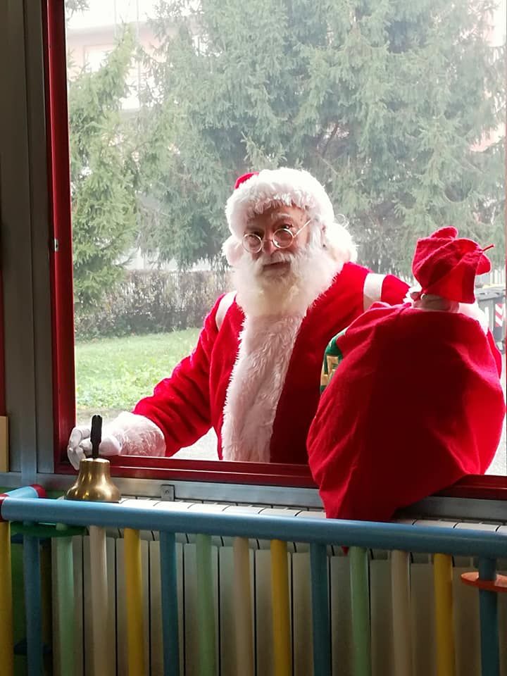 NICHELINO - Babbo Natale porta i doni a casa dai bambini, sulla Jeep ...