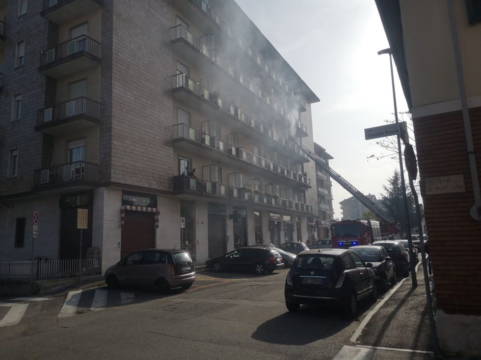 NICHELINO - Brucia un appartamento in via Cagliari: paura al terzo ... NICHELINO - Brucia un appartamento in via Cagliari: paura al terzo ...